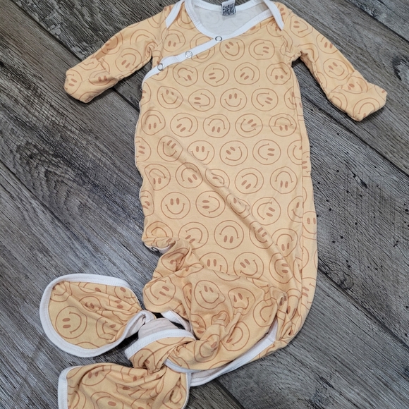 Copper Pearl | Pajamas | Copper Pearl Vance Smiley Face Knotted Gown ...
